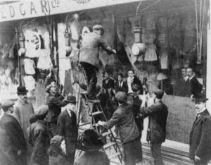 The window-smashing suffragettes of 1912 – Historia Magazine
