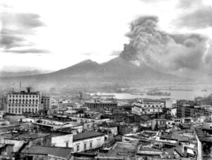 The liberation of Naples in 1943 – and its dire consequences – Historia ...
